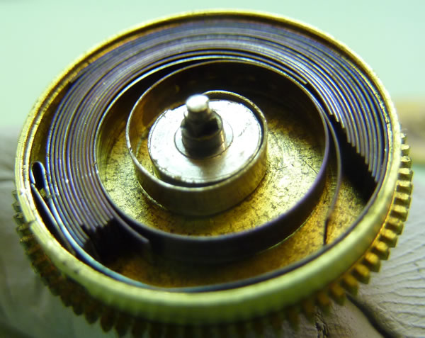 Broken Mainspring – this one is really gone! – watchFIX.com